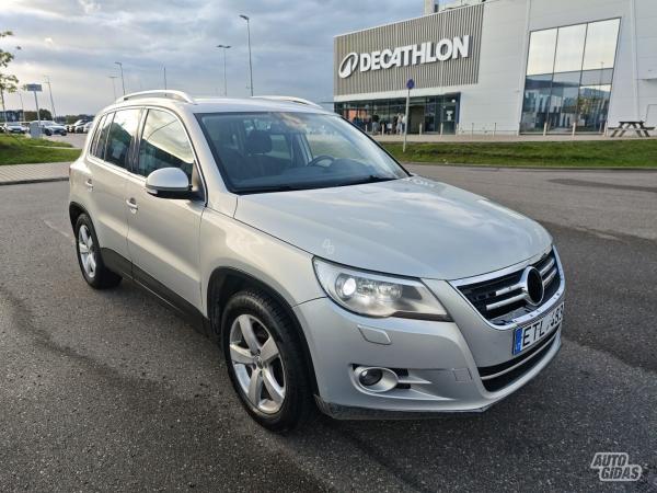 Volkswagen Tiguan 2010 in Vilnius on AUTOMOTO.COM.LV Volkswagen Tiguan 2010 in Vilnius, with an engine capacity of 2.00 L and mileage of 302 thousand km for 2200 €, photo 5 on AUTOMOTO.COM.LV