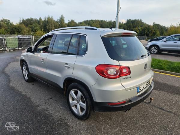 Volkswagen Tiguan 2010 in Vilnius on AUTOMOTO.COM.LV Volkswagen Tiguan 2010 in Vilnius, with an engine capacity of 2.00 L and mileage of 302 thousand km for 2200 €, photo 8 on AUTOMOTO.COM.LV