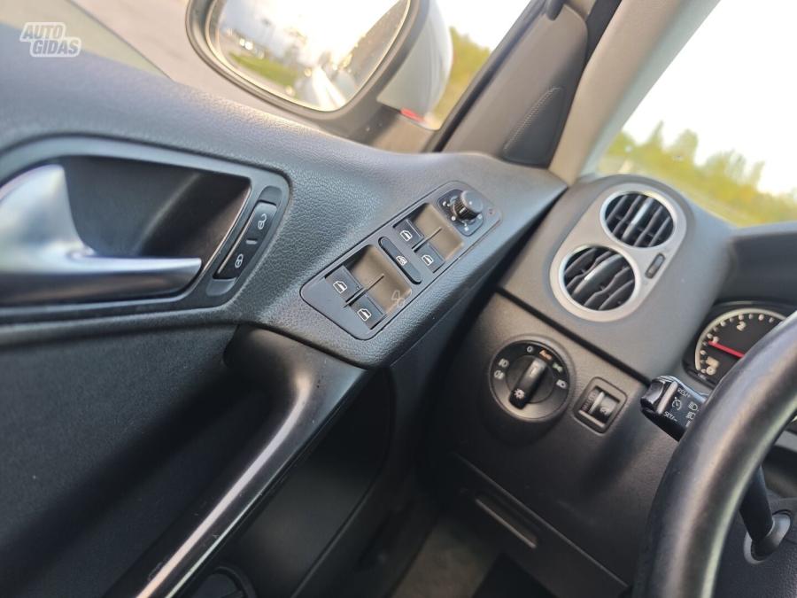 Volkswagen Tiguan 2010 in Vilnius, with an engine capacity of 2.00 L and mileage of 302 thousand km for 2200 €, photo 12 on AUTOMOTO.COM.LV