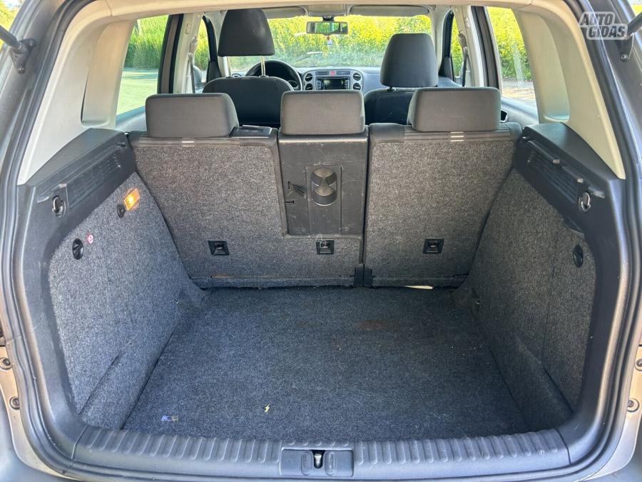 Volkswagen Tiguan 2011 in Taurage, with an engine capacity of 2.00 L and mileage of 299 thousand km for 4300 €, photo 12 on AUTOMOTO.COM.LV