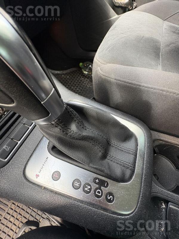 Volkswagen Tiguan 2011 in Riga, with an engine capacity of 2.00 L and mileage of 271 thousand km for 9300 €, photo 3 on AUTOMOTO.COM.LV