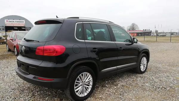 Volkswagen Tiguan 2012 in Saldus, with an engine capacity of 2.00 L and mileage of 213 thousand km for 10300 €, photo 9 on AUTOMOTO.COM.LV