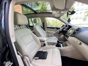 Volkswagen Tiguan 2013 in Siauliai, with an engine capacity of 2.00 L and mileage of 273 thousand km for 8250 €, photo  on AUTOMOTO.COM.LV