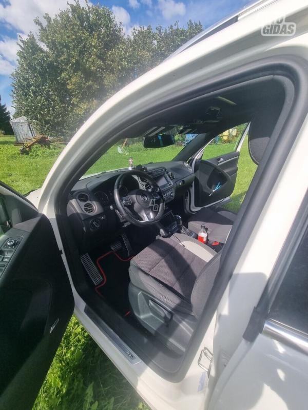 Volkswagen Tiguan 2014 in Kaunas, with an engine capacity of 2.00 L and mileage of 271 thousand km for 9999 €, photo 4 on AUTOMOTO.COM.LV
