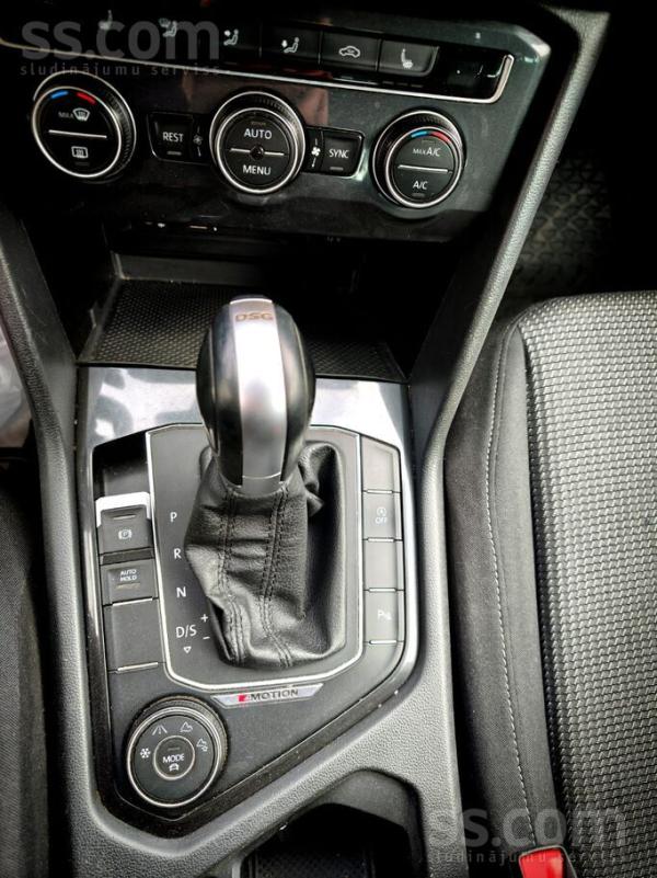Volkswagen Tiguan 2018 in Riga, with an engine capacity of 2.00 L and mileage of 242 thousand km for 12900 €, photo 3 on AUTOMOTO.COM.LV