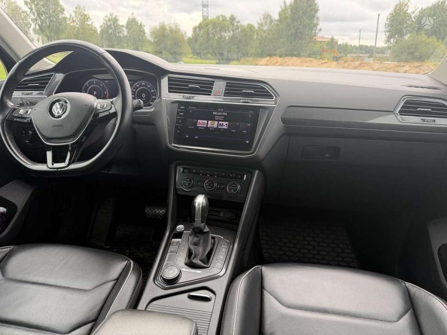 Volkswagen Tiguan 2018 in Silute, with an engine capacity of 2.00 L and mileage of 130 thousand km for 21600 €, photo 9 on AUTOMOTO.COM.LV