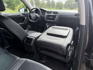Volkswagen Tiguan 2018 in Silute, with an engine capacity of 2.00 L and mileage of 130 thousand km for 21600 €, photo 12 on AUTOMOTO.COM.LV
