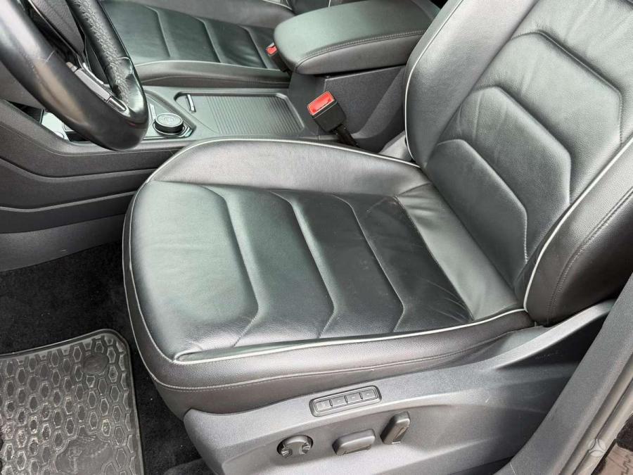 Volkswagen Tiguan 2018 in Silute, with an engine capacity of 2.00 L and mileage of 130 thousand km for 21600 €, photo 14 on AUTOMOTO.COM.LV