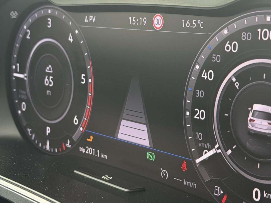 Volkswagen Tiguan 2018 in Silute, with an engine capacity of 2.00 L and mileage of 130 thousand km for 21600 €, photo 16 on AUTOMOTO.COM.LV