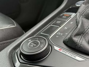 Volkswagen Tiguan 2018 in Silute, with an engine capacity of 2.00 L and mileage of 130 thousand km for 21600 €, photo 17 on AUTOMOTO.COM.LV