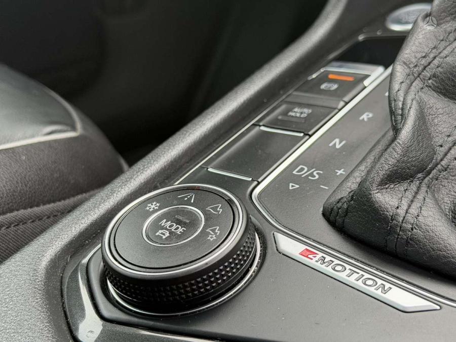 Volkswagen Tiguan 2018 in Silute, with an engine capacity of 2.00 L and mileage of 130 thousand km for 21600 €, photo 17 on AUTOMOTO.COM.LV