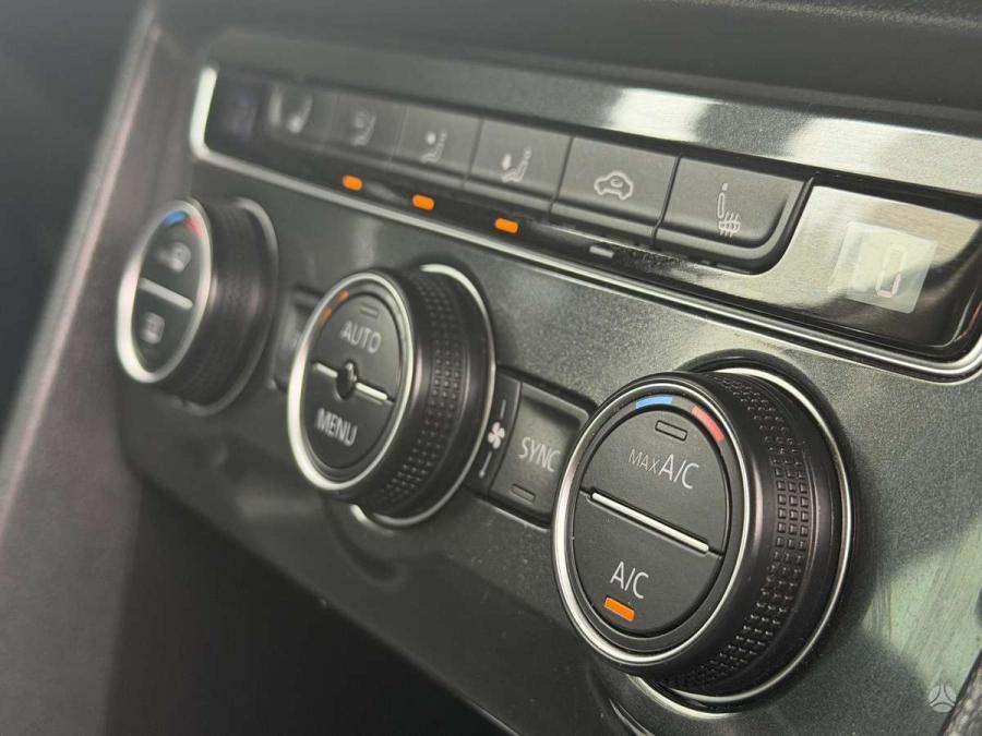 Volkswagen Tiguan 2018 in Silute, with an engine capacity of 2.00 L and mileage of 130 thousand km for 21600 €, photo 18 on AUTOMOTO.COM.LV