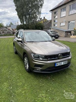Volkswagen Tiguan 2018 in Panevezys, with an engine capacity of 2.00 L and mileage of 119 thousand km for 15500 €, photo 3 on AUTOMOTO.COM.LV