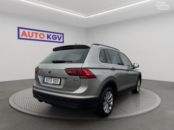 Volkswagen Tiguan 2019 in Vilnius, with an engine capacity of 2.00 L and mileage of 57 thousand km for 21999 €, photo 3 on AUTOMOTO.COM.LV