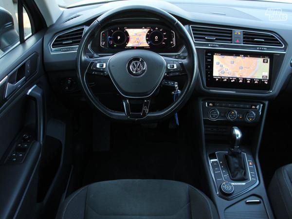 Volkswagen Tiguan 2019 in Vilnius, with an engine capacity of 2.00 L and mileage of 211 thousand km for 19250 €, photo 7 on AUTOMOTO.COM.LV