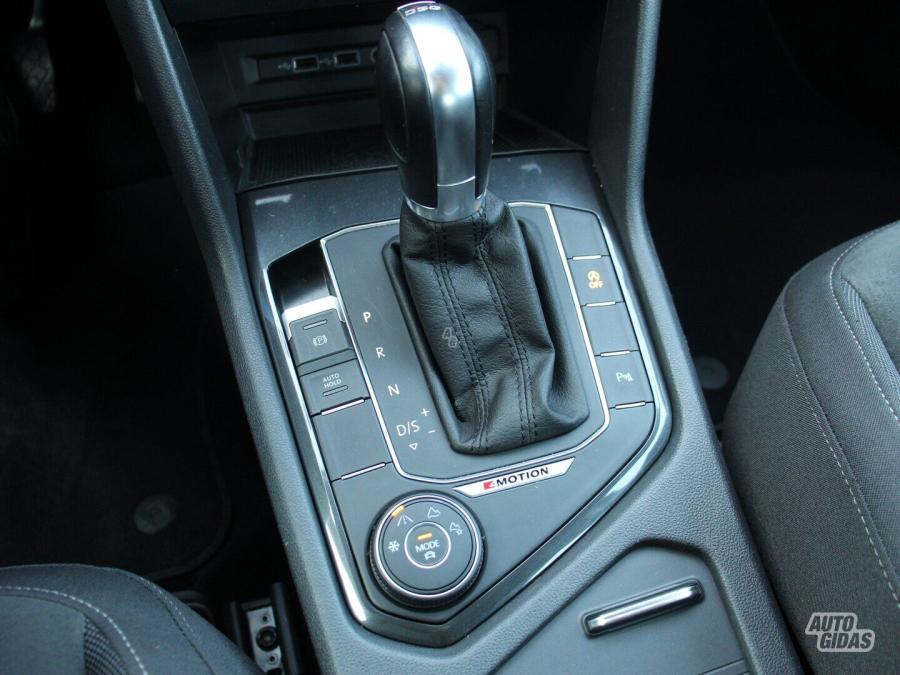 Volkswagen Tiguan 2019 in Vilnius, with an engine capacity of 2.00 L and mileage of 211 thousand km for 19250 €, photo 14 on AUTOMOTO.COM.LV
