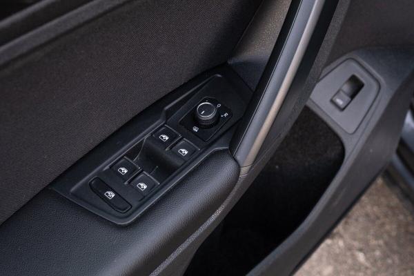 Volkswagen Tiguan 2019 Rīga vietnē Volkswagen Tiguan 2019 Rīga, ar dzinēja tilpumu 2.00 L un nobraukumu 120 tūkst. km par 19500 €, foto 11 vietnē AUTOMOTO.COM.LV