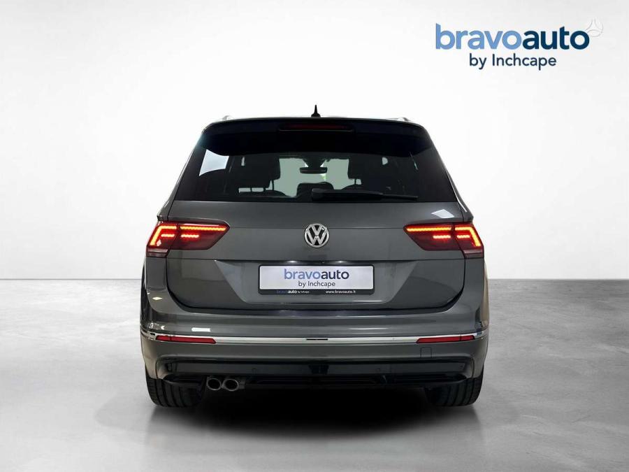 Volkswagen Tiguan 2019 in Vilnius, with an engine capacity of 2.00 L and mileage of 177 thousand km for 19900 €, photo 5 on AUTOMOTO.COM.LV
