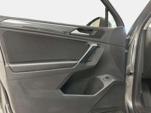 Volkswagen Tiguan 2019 in Vilnius, with an engine capacity of 2.00 L and mileage of 177 thousand km for 19900 €, photo 13 on AUTOMOTO.COM.LV