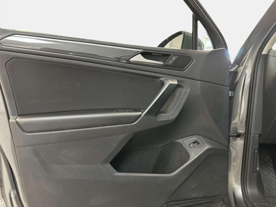 Volkswagen Tiguan 2019 in Vilnius, with an engine capacity of 2.00 L and mileage of 177 thousand km for 19900 €, photo 13 on AUTOMOTO.COM.LV