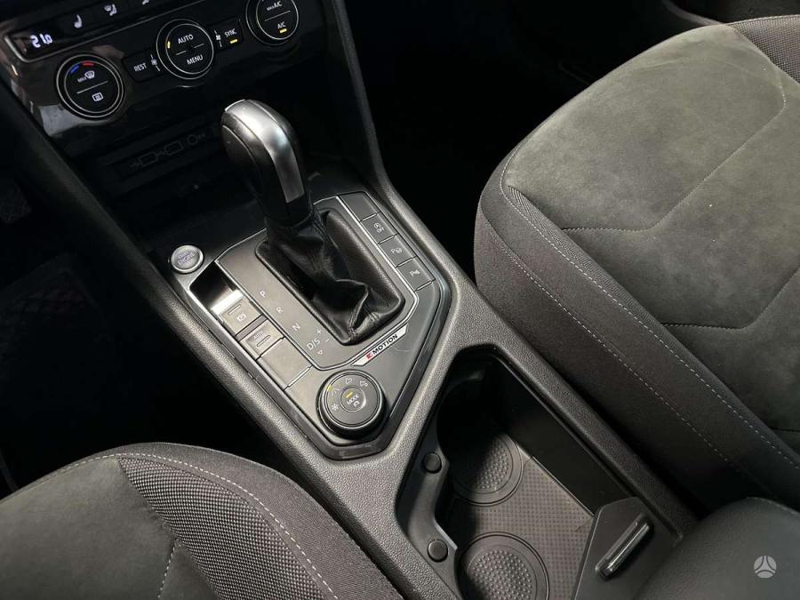 Volkswagen Tiguan 2019 in Vilnius, with an engine capacity of 2.00 L and mileage of 177 thousand km for 19900 €, photo 18 on AUTOMOTO.COM.LV