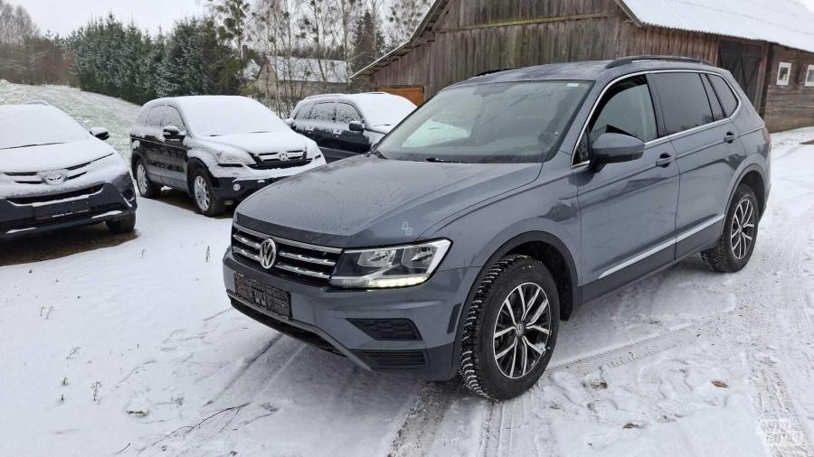 Volkswagen Tiguan 2020 in Vilnius, with an engine capacity of 2.00 L and mileage of 109 thousand km for 20900 €, photo 2 on AUTOMOTO.COM.LV