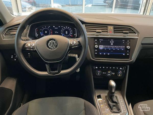 Volkswagen Tiguan 2020 in Kaunas, with an engine capacity of 2.00 L and mileage of 65 thousand km for 31619 €, photo 7 on AUTOMOTO.COM.LV
