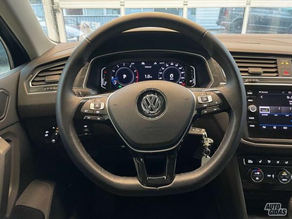 Volkswagen Tiguan 2020 in Kaunas, with an engine capacity of 2.00 L and mileage of 65 thousand km for 31619 €, photo 8 on AUTOMOTO.COM.LV
