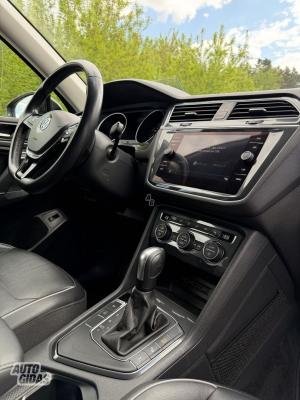 Volkswagen Tiguan 2020 in Vilnius, with an engine capacity of 2.00 L and mileage of 213 thousand km for 21000 €, photo 11 on AUTOMOTO.COM.LV