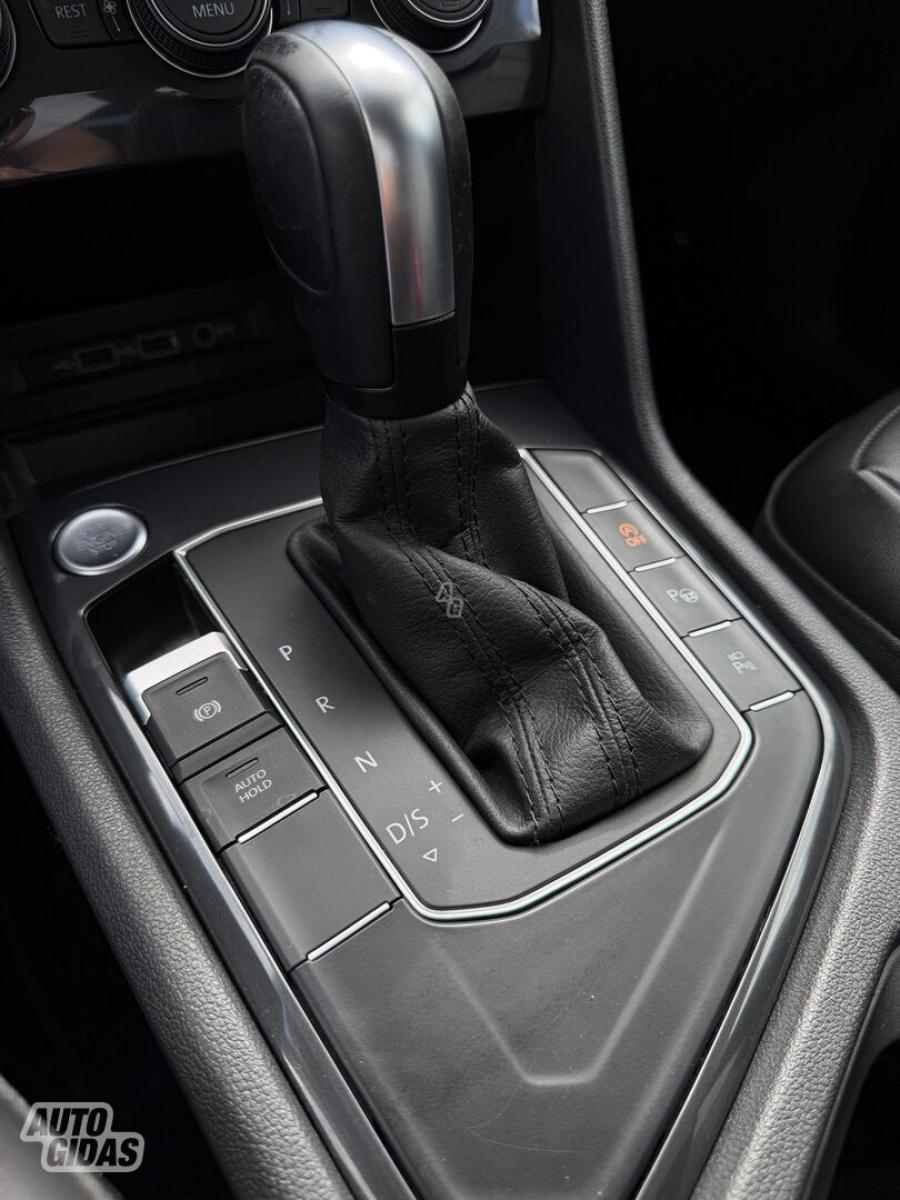 Volkswagen Tiguan 2020 in Vilnius, with an engine capacity of 2.00 L and mileage of 213 thousand km for 21000 €, photo 20 on AUTOMOTO.COM.LV
