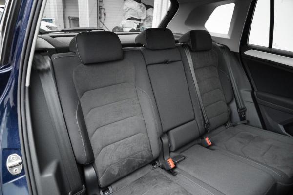 Volkswagen Tiguan 2020 in Riga, with an engine capacity of 2.00 L and mileage of 105 thousand km for 19300 €, photo 9 on AUTOMOTO.COM.LV