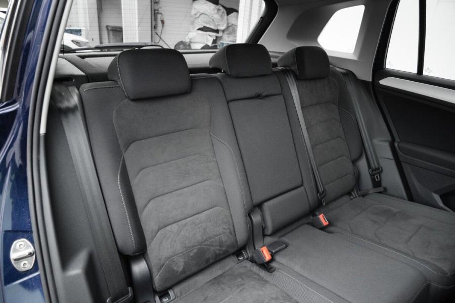 Volkswagen Tiguan 2020 in Riga, with an engine capacity of 2.00 L and mileage of 105 thousand km for 19300 €, photo 10 on AUTOMOTO.COM.LV