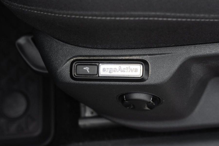 Volkswagen Tiguan 2020 in Riga, with an engine capacity of 2.00 L and mileage of 105 thousand km for 19300 €, photo 14 on AUTOMOTO.COM.LV