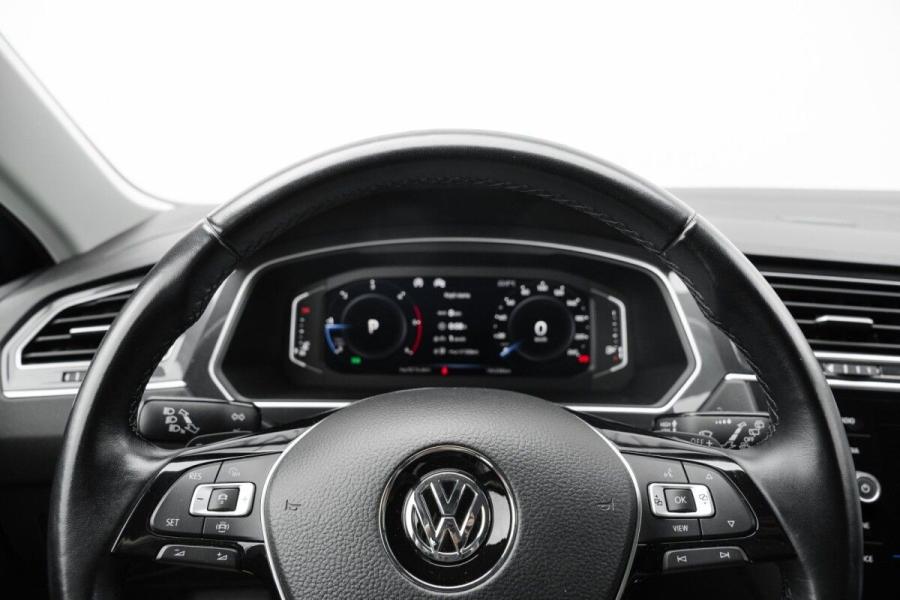 Volkswagen Tiguan 2020 in Riga, with an engine capacity of 2.00 L and mileage of 105 thousand km for 19300 €, photo 18 on AUTOMOTO.COM.LV