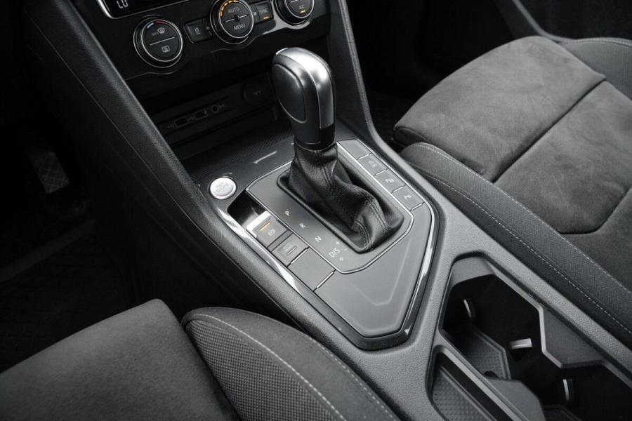 Volkswagen Tiguan 2020 in Riga, with an engine capacity of 2.00 L and mileage of 105 thousand km for 19300 €, photo 19 on AUTOMOTO.COM.LV