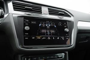 Volkswagen Tiguan 2020 in Riga, with an engine capacity of 2.00 L and mileage of 105 thousand km for 19300 €, photo 22 on AUTOMOTO.COM.LV