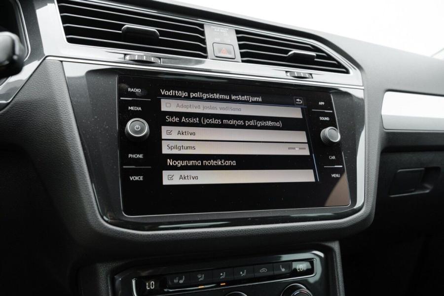 Volkswagen Tiguan 2020 in Riga, with an engine capacity of 2.00 L and mileage of 105 thousand km for 19300 €, photo 26 on AUTOMOTO.COM.LV