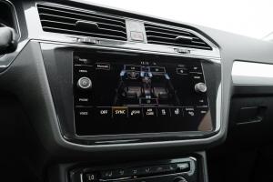 Volkswagen Tiguan 2020 in Riga, with an engine capacity of 2.00 L and mileage of 105 thousand km for 19300 €, photo 27 on AUTOMOTO.COM.LV