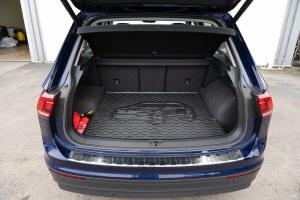 Volkswagen Tiguan 2020 in Riga, with an engine capacity of 2.00 L and mileage of 105 thousand km for 19300 €, photo 30 on AUTOMOTO.COM.LV