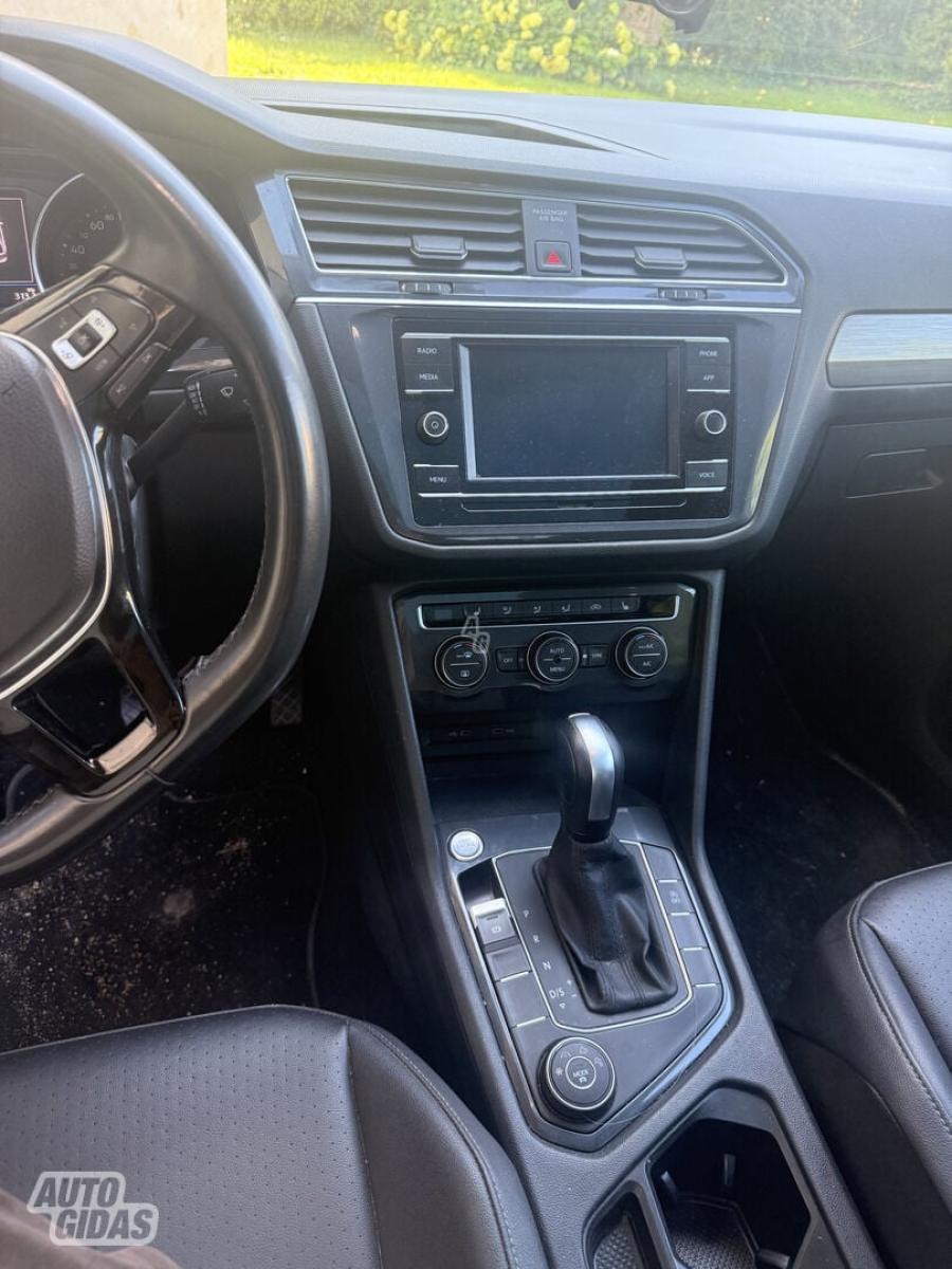 Volkswagen Tiguan 2020 in Kaunas, with an engine capacity of 2.00 L and mileage of 140 thousand km for 17500 €, photo 8 on AUTOMOTO.COM.LV