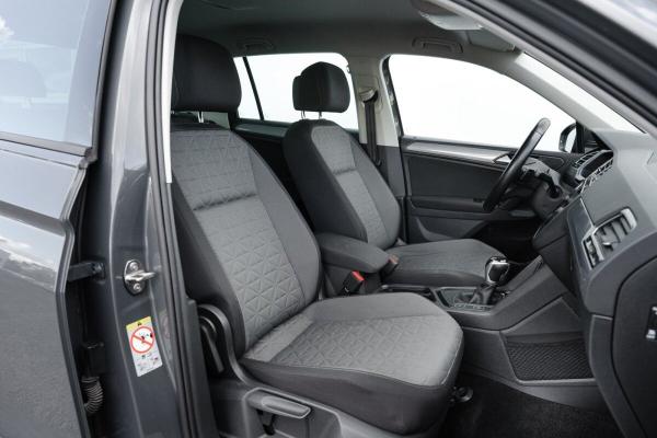Volkswagen Tiguan 2020 in Riga on AUTOMOTO.COM.LV Volkswagen Tiguan 2020 in Riga, with an engine capacity of 1.50 L and mileage of 132 thousand km for 19900 €, photo 8 on AUTOMOTO.COM.LV