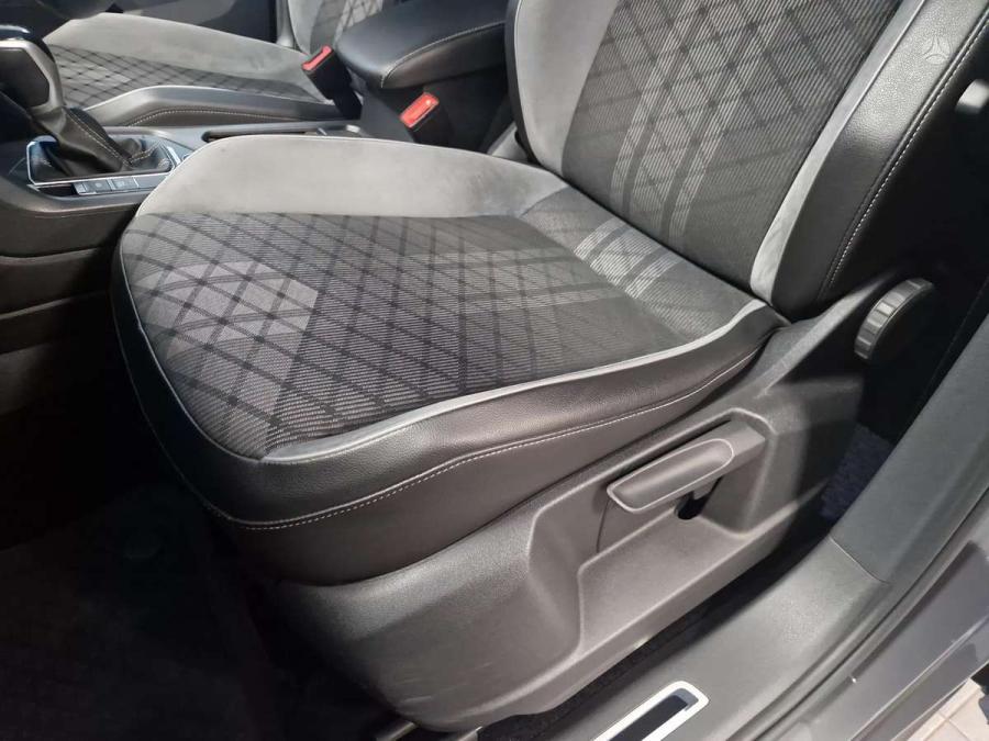 Volkswagen Tiguan 2021 in Vilnius, with an engine capacity of 2.00 L and mileage of 114 thousand km for 27500 €, photo 16 on AUTOMOTO.COM.LV