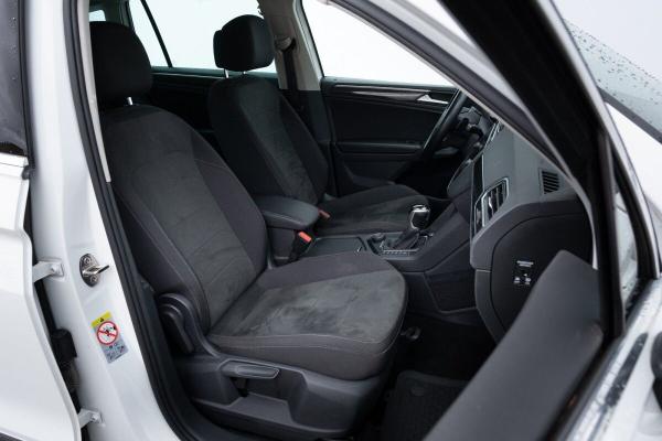 Volkswagen Tiguan 2021 in Riga, with an engine capacity of 2.00 L and mileage of 126 thousand km for 24500 €, photo 7 on AUTOMOTO.COM.LV
