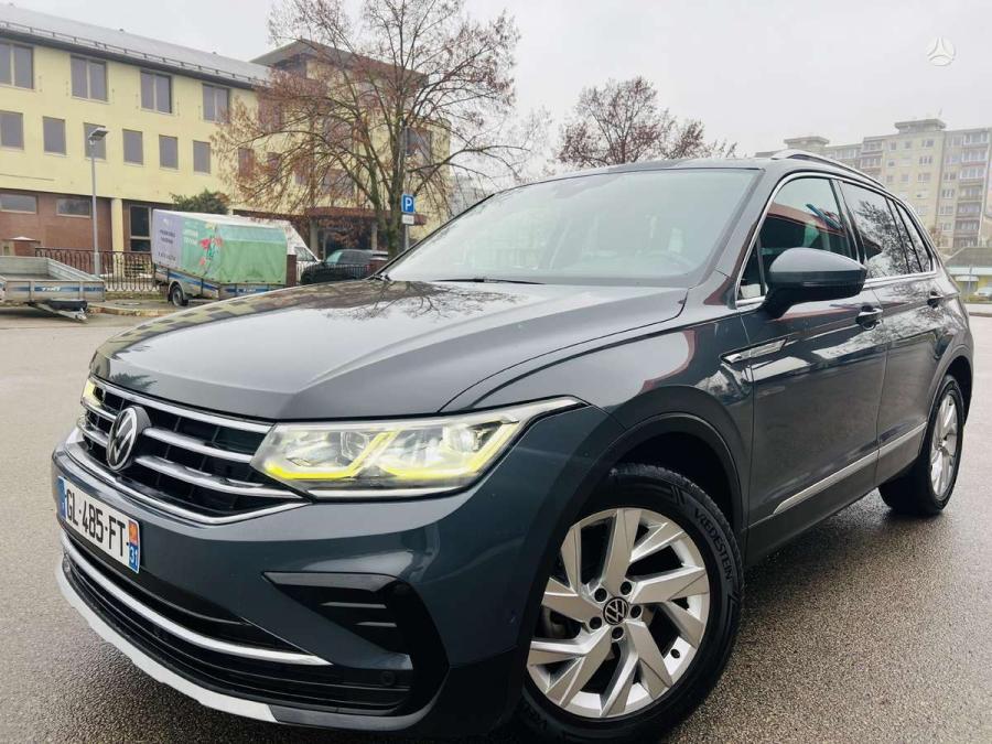 Volkswagen Tiguan 2022 in Kaunas, with an engine capacity of 2.00 L and mileage of 225 thousand km for 20300 €, photo 1 on AUTOMOTO.COM.LV