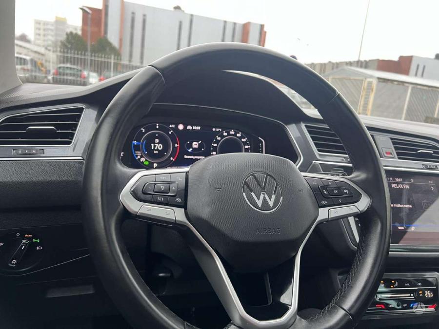 Volkswagen Tiguan 2022 in Kaunas, with an engine capacity of 2.00 L and mileage of 225 thousand km for 20300 €, photo 29 on AUTOMOTO.COM.LV