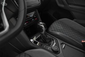 Volkswagen Tiguan 2022 Viļņa, ar dzinēja tilpumu 2.00 L un nobraukumu 71 tūkst. km par 31900 €, foto 35 vietnē AUTOMOTO.COM.LV