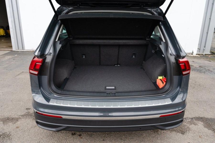 Volkswagen Tiguan 2022 Rīga, ar dzinēja tilpumu 1.50 L un nobraukumu 72 tūkst. km par 21500 €, foto 24 vietnē AUTOMOTO.COM.LV