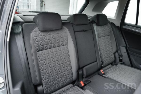 Volkswagen Tiguan 2022 in Riga on AUTOMOTO.COM.LV Volkswagen Tiguan 2022 in Riga, with an engine capacity of 1.50 L and mileage of 72 thousand km for 21500 €, photo 9 on AUTOMOTO.COM.LV