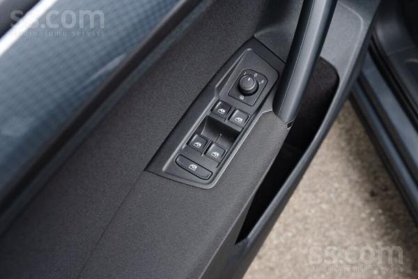 Volkswagen Tiguan 2022 in Riga on AUTOMOTO.COM.LV Volkswagen Tiguan 2022 in Riga, with an engine capacity of 1.50 L and mileage of 72 thousand km for 21500 €, photo 10 on AUTOMOTO.COM.LV