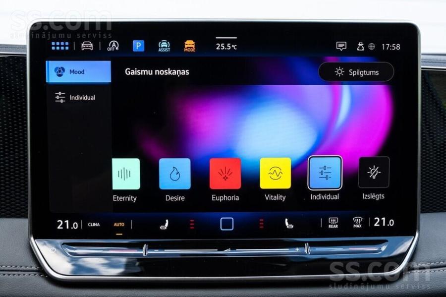 Volkswagen Tiguan 2024 Rīga, ar dzinēja tilpumu 1.50 L un nobraukumu 28 tūkst. km par 31950 €, foto 16 vietnē AUTOMOTO.COM.LV
